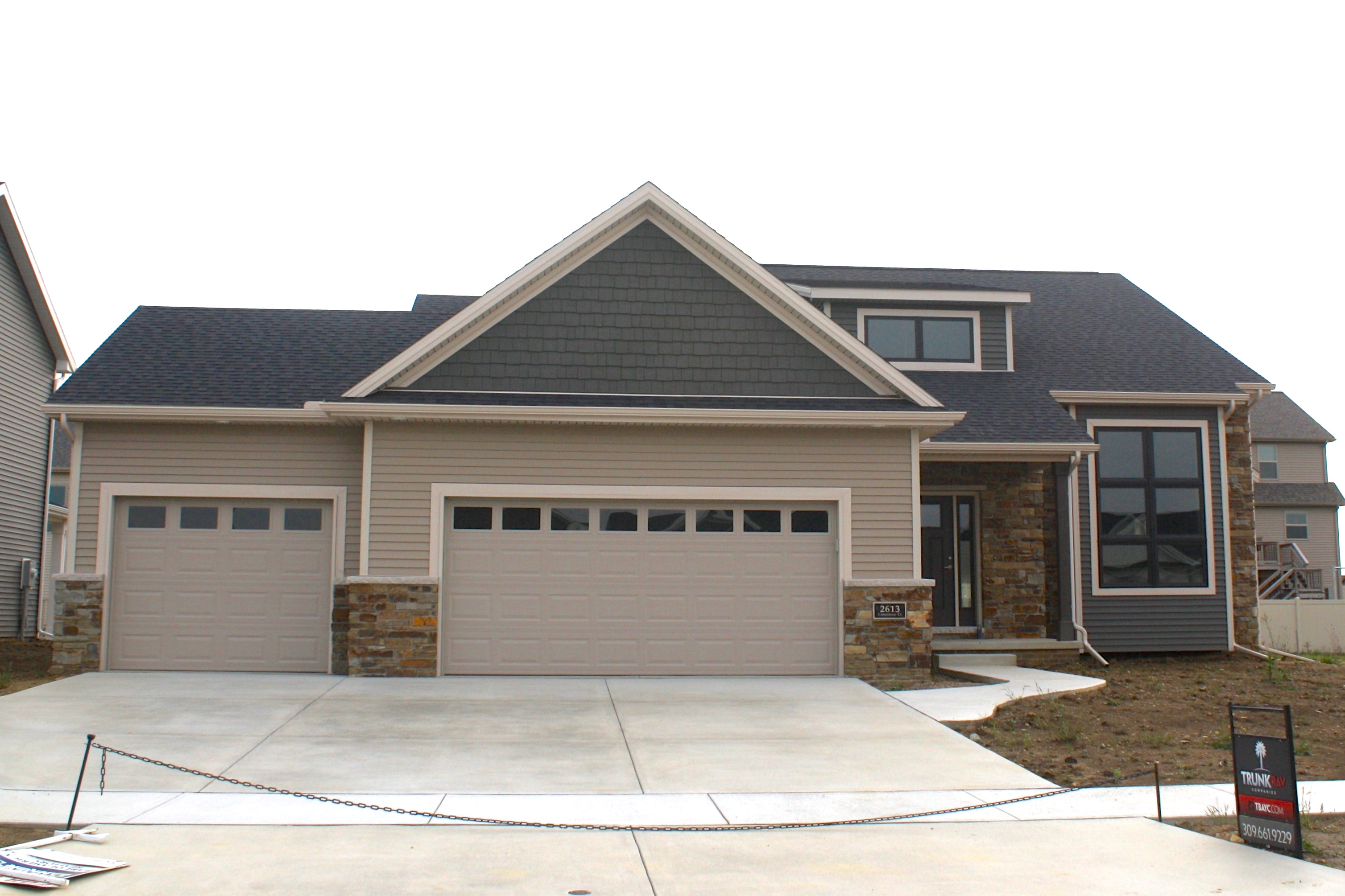 mastic-pebblestone-clay-siding-with-lighter-tan-corners-exteria-dual ...