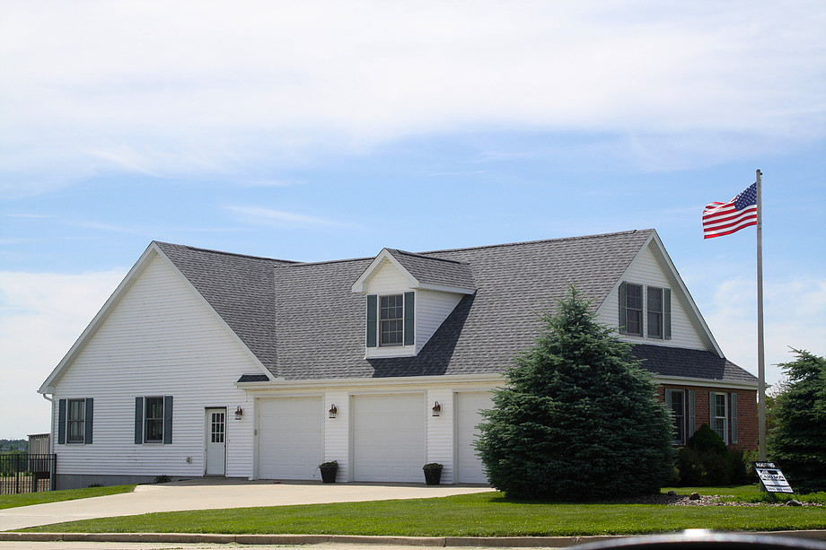 roofing-in-bloomington-landmark-pro-max-def-pewter – Carlson Exteriors Inc.