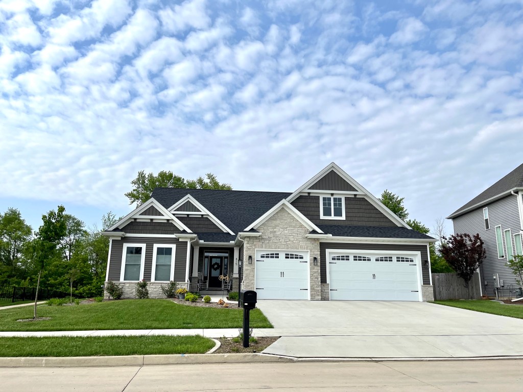 Grey Siding Combinations – Carlson Exteriors Inc.